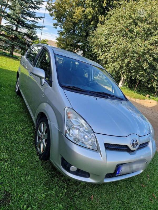 Grey Toyota Corolla Verso 2008 in Trakai, with an engine capacity of 2.23 L and mileage of 204 thousand km for 2100 €, photo 7 on AUTOMOTO.COM.LV