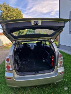 Grey Toyota Corolla Verso 2008 in Trakai, with an engine capacity of 2.23 L and mileage of 204 thousand km for 2100 €, photo 10 on AUTOMOTO.COM.LV