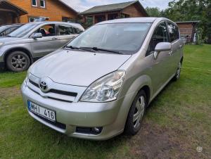 Grey Toyota Corolla Verso 2008 in Moletai, with an engine capacity of 1.80 L and mileage of 329 thousand km for 3300 €, photo 3 on AUTOMOTO.COM.LV
