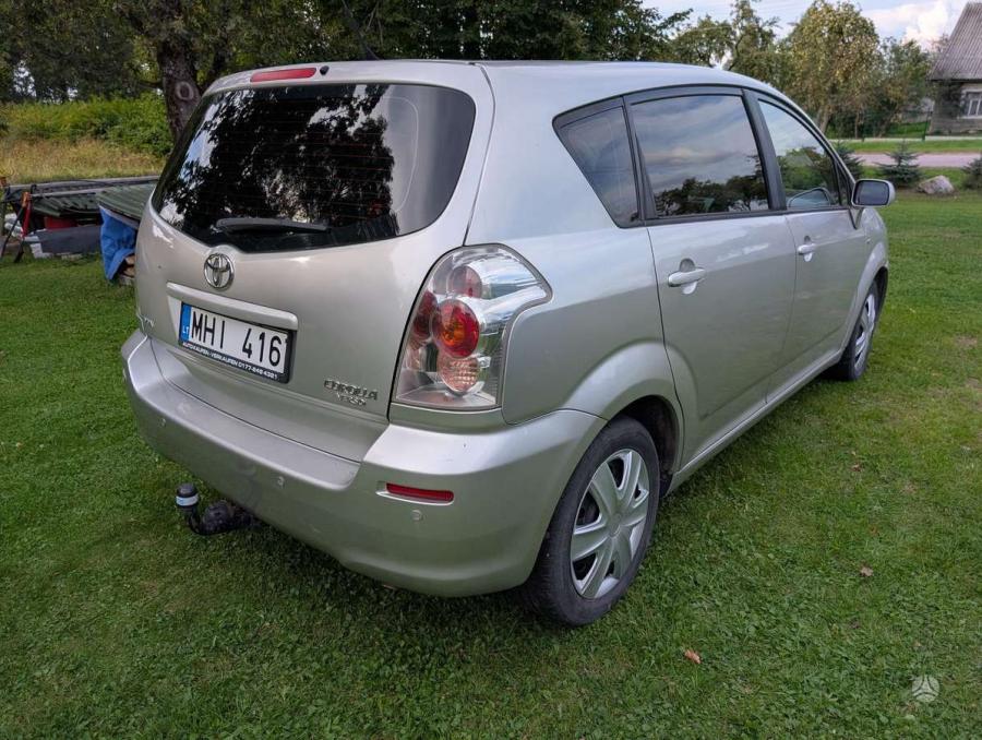 Grey Toyota Corolla Verso 2008 in Moletai, with an engine capacity of 1.80 L and mileage of 329 thousand km for 3300 €, photo 6 on AUTOMOTO.COM.LV