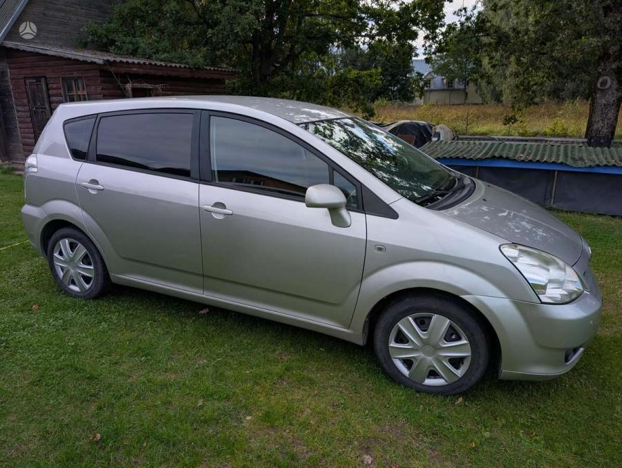 Grey Toyota Corolla Verso 2008 in Moletai, with an engine capacity of 1.80 L and mileage of 329 thousand km for 3300 €, photo 7 on AUTOMOTO.COM.LV