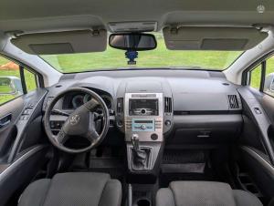 Grey Toyota Corolla Verso 2008 in Moletai, with an engine capacity of 1.80 L and mileage of 329 thousand km for 3300 €, photo 9 on AUTOMOTO.COM.LV