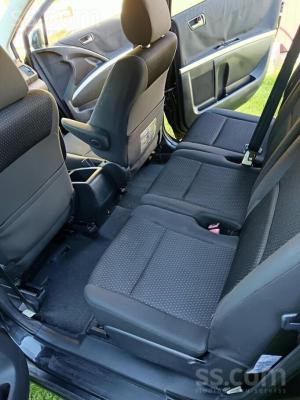 Grey Toyota Corolla Verso 2008 in Limbazi, with an engine capacity of 2.20 L and mileage of 292 thousand km for 1900 €, photo 5 on AUTOMOTO.COM.LV