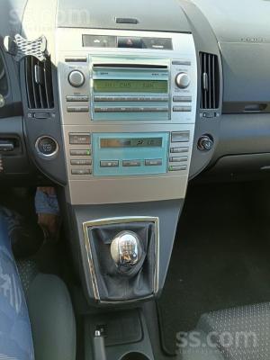 Grey Toyota Corolla Verso 2008 in Limbazi, with an engine capacity of 2.20 L and mileage of 292 thousand km for 1900 €, photo 9 on AUTOMOTO.COM.LV