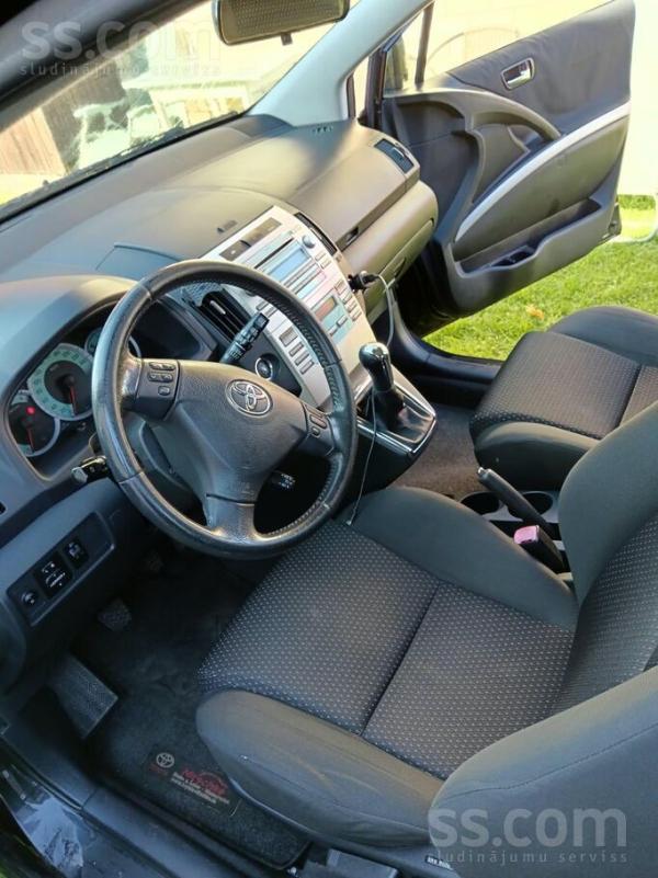 Toyota Corolla Verso 2008 in Limbazi on AUTOMOTO.COM.LV Grey Toyota Corolla Verso 2008 in Limbazi, with an engine capacity of 2.20 L and mileage of 292 thousand km for 1900 ā¬, photo 4 on AUTOMOTO.COM.LV