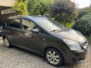 Pelēks Toyota Corolla Verso 2008 Šauļi, ar dzinēja tilpumu 1.79 L un nobraukumu 215 tūkst. km par 1880 €, foto  vietnē AUTOMOTO.COM.LV