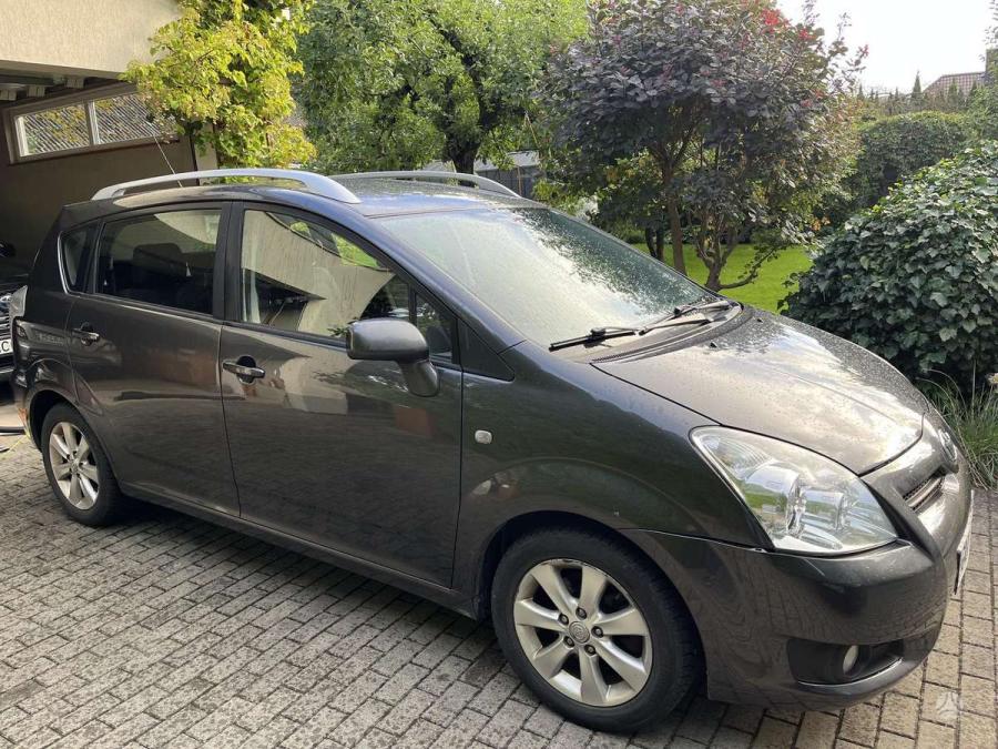 Pelēks Toyota Corolla Verso 2008 Šauļi, ar dzinēja tilpumu 1.79 L un nobraukumu 215 tūkst. km par 1880 €, foto 1 vietnē AUTOMOTO.COM.LV