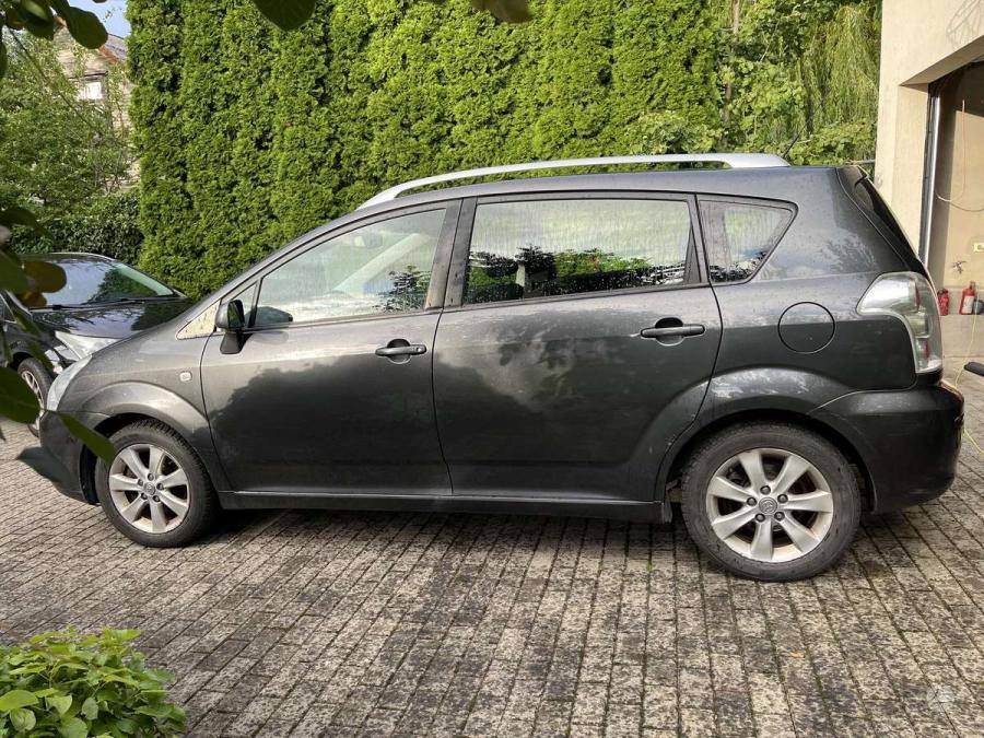 Pelēks Toyota Corolla Verso 2008 Šauļi, ar dzinēja tilpumu 1.79 L un nobraukumu 215 tūkst. km par 1880 €, foto 10 vietnē AUTOMOTO.COM.LV