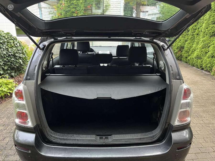 Pelēks Toyota Corolla Verso 2008 Šauļi, ar dzinēja tilpumu 1.79 L un nobraukumu 215 tūkst. km par 1880 €, foto 16 vietnē AUTOMOTO.COM.LV