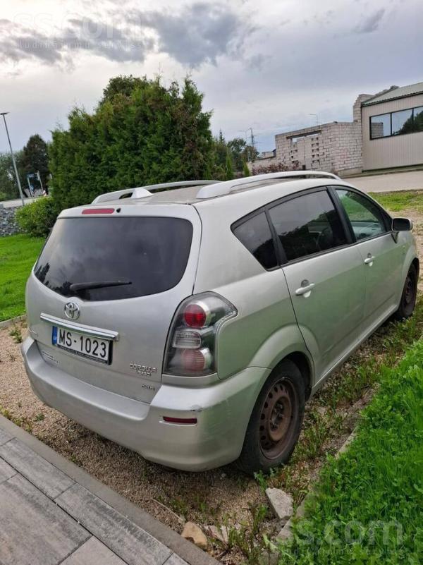 Grey Toyota Corolla Verso 2008 in Riga, with an engine capacity of 2.20 L and mileage of 291 thousand km for 1100 €, photo 1 on AUTOMOTO.COM.LV