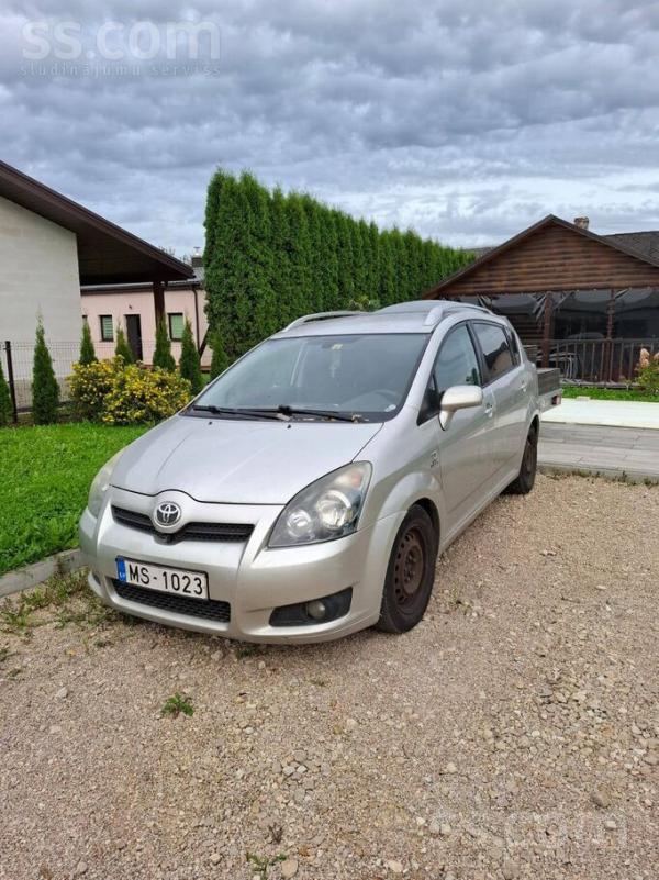 Grey Toyota Corolla Verso 2008 in Riga, with an engine capacity of 2.20 L and mileage of 291 thousand km for 1100 €, photo 5 on AUTOMOTO.COM.LV