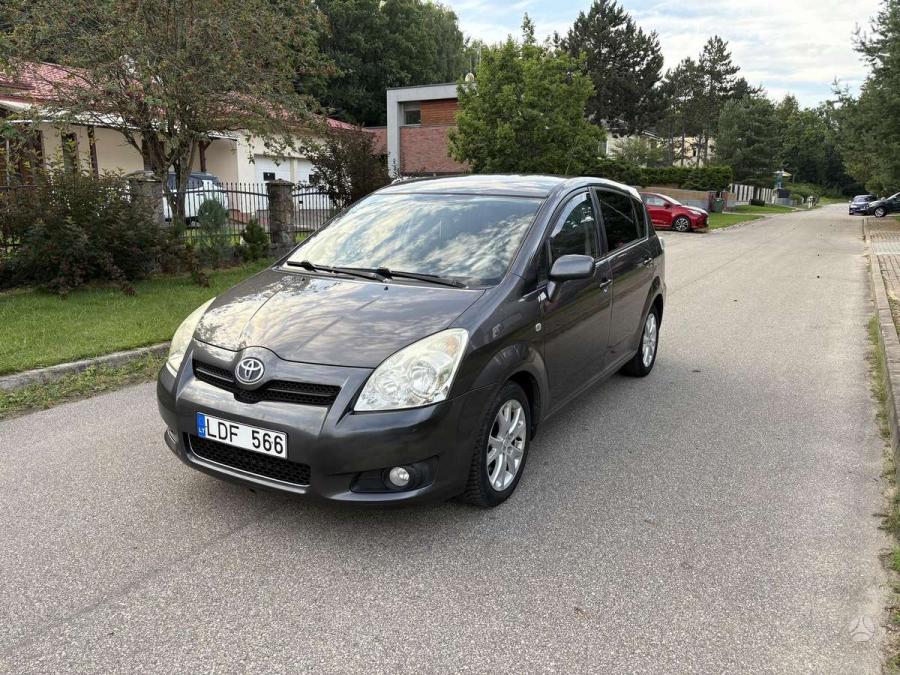 Pelēks Toyota Corolla Verso 2008 Viļņa, ar dzinēja tilpumu 2.23 L un nobraukumu 308 tūkst. km par 1950 €, foto 3 vietnē AUTOMOTO.COM.LV