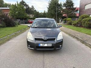 Pelēks Toyota Corolla Verso 2008 Viļņa, ar dzinēja tilpumu 2.23 L un nobraukumu 308 tūkst. km par 1950 €, foto 4 vietnē AUTOMOTO.COM.LV