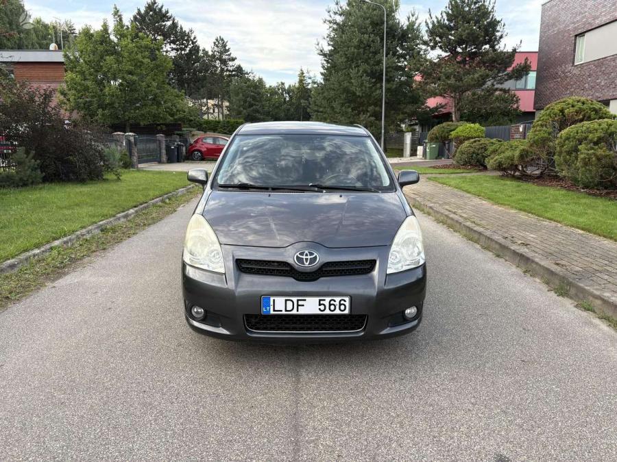 Pelēks Toyota Corolla Verso 2008 Viļņa, ar dzinēja tilpumu 2.23 L un nobraukumu 308 tūkst. km par 1950 €, foto 4 vietnē AUTOMOTO.COM.LV