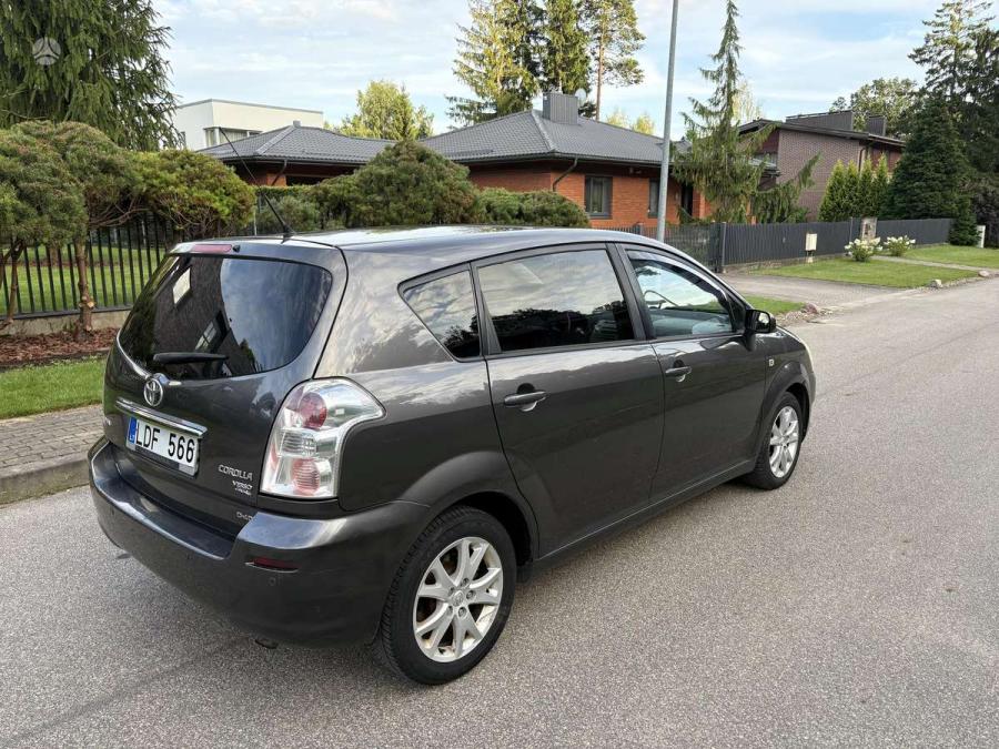 Pelēks Toyota Corolla Verso 2008 Viļņa, ar dzinēja tilpumu 2.23 L un nobraukumu 308 tūkst. km par 1950 €, foto 8 vietnē AUTOMOTO.COM.LV