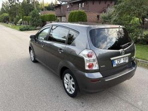 Pelēks Toyota Corolla Verso 2008 Viļņa, ar dzinēja tilpumu 2.23 L un nobraukumu 308 tūkst. km par 1950 €, foto 10 vietnē AUTOMOTO.COM.LV