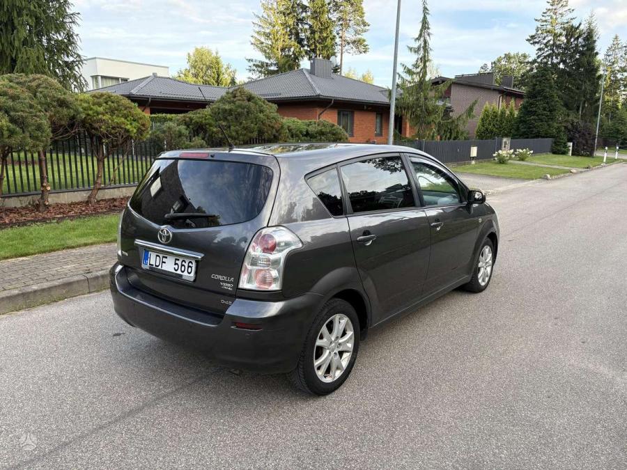 Pelēks Toyota Corolla Verso 2008 Viļņa, ar dzinēja tilpumu 2.23 L un nobraukumu 308 tūkst. km par 1950 €, foto 11 vietnē AUTOMOTO.COM.LV