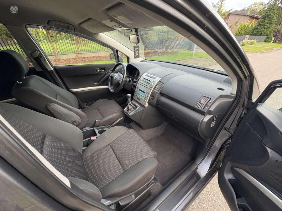 Pelēks Toyota Corolla Verso 2008 Viļņa, ar dzinēja tilpumu 2.23 L un nobraukumu 308 tūkst. km par 1950 €, foto 14 vietnē AUTOMOTO.COM.LV