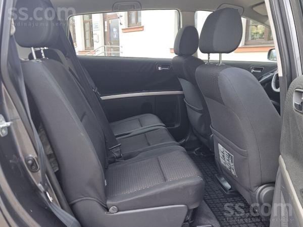Toyota Corolla Verso 2008 Jelgava vietnÄ PelÄks Toyota Corolla Verso 2008 Jelgava, ar dzinÄja tilpumu 2.20 L un nobraukumu 345 tÅ«kst. km par 1950 ā¬, foto 7 vietnÄ AUTOMOTO.COM.LV