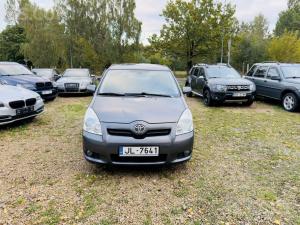 Grey Toyota Corolla Verso 2008 in Riga, with an engine capacity of 2.20 L and mileage of 391 thousand km for 1590 €, photo 4 on AUTOMOTO.COM.LV