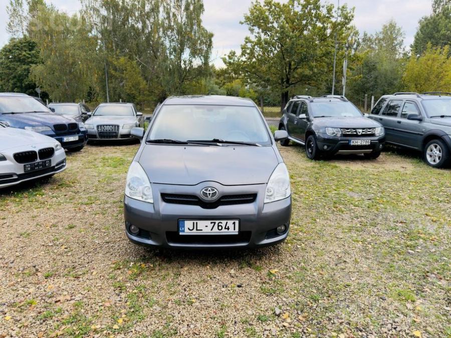 Grey Toyota Corolla Verso 2008 in Riga, with an engine capacity of 2.20 L and mileage of 391 thousand km for 1590 €, photo 4 on AUTOMOTO.COM.LV