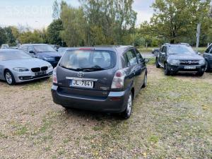 Grey Toyota Corolla Verso 2008 in Riga, with an engine capacity of 2.20 L and mileage of 391 thousand km for 1590 €, photo 5 on AUTOMOTO.COM.LV
