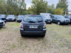 Grey Toyota Corolla Verso 2008 in Riga, with an engine capacity of 2.20 L and mileage of 391 thousand km for 1590 €, photo 6 on AUTOMOTO.COM.LV