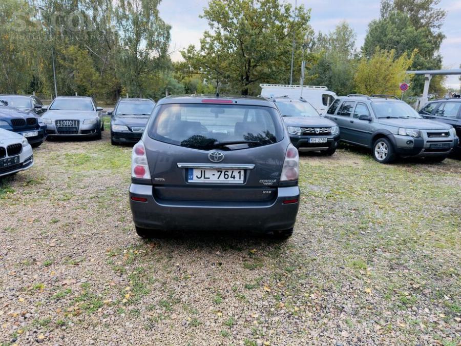 Grey Toyota Corolla Verso 2008 in Riga, with an engine capacity of 2.20 L and mileage of 391 thousand km for 1590 €, photo 6 on AUTOMOTO.COM.LV