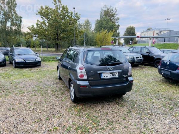 Pelēks Toyota Corolla Verso 2008 Rīga, ar dzinēja tilpumu 2.20 L un nobraukumu 391 tūkst. km par 1590 €, foto 7 vietnē AUTOMOTO.COM.LV