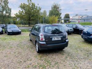 Grey Toyota Corolla Verso 2008 in Riga, with an engine capacity of 2.20 L and mileage of 391 thousand km for 1590 €, photo 7 on AUTOMOTO.COM.LV
