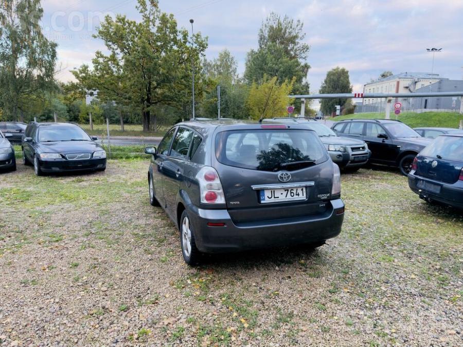 Grey Toyota Corolla Verso 2008 in Riga, with an engine capacity of 2.20 L and mileage of 391 thousand km for 1590 €, photo 7 on AUTOMOTO.COM.LV