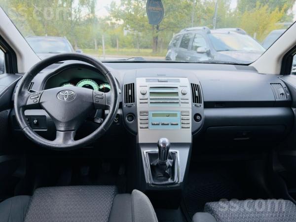 Pelēks Toyota Corolla Verso 2008 Rīga, ar dzinēja tilpumu 2.20 L un nobraukumu 391 tūkst. km par 1590 €, foto 10 vietnē AUTOMOTO.COM.LV