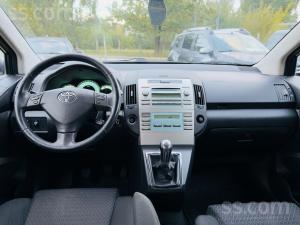 Grey Toyota Corolla Verso 2008 in Riga, with an engine capacity of 2.20 L and mileage of 391 thousand km for 1590 €, photo 10 on AUTOMOTO.COM.LV