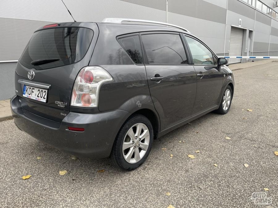 Grey Toyota Corolla Verso 2008 in Vilnius, with an engine capacity of 2.00 L and mileage of 240 thousand km for 2300 €, photo 16 on AUTOMOTO.COM.LV