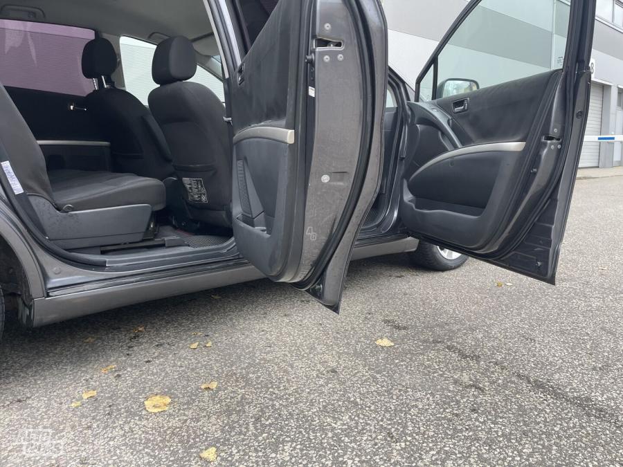 Grey Toyota Corolla Verso 2008 in Vilnius, with an engine capacity of 2.00 L and mileage of 240 thousand km for 2300 €, photo 19 on AUTOMOTO.COM.LV