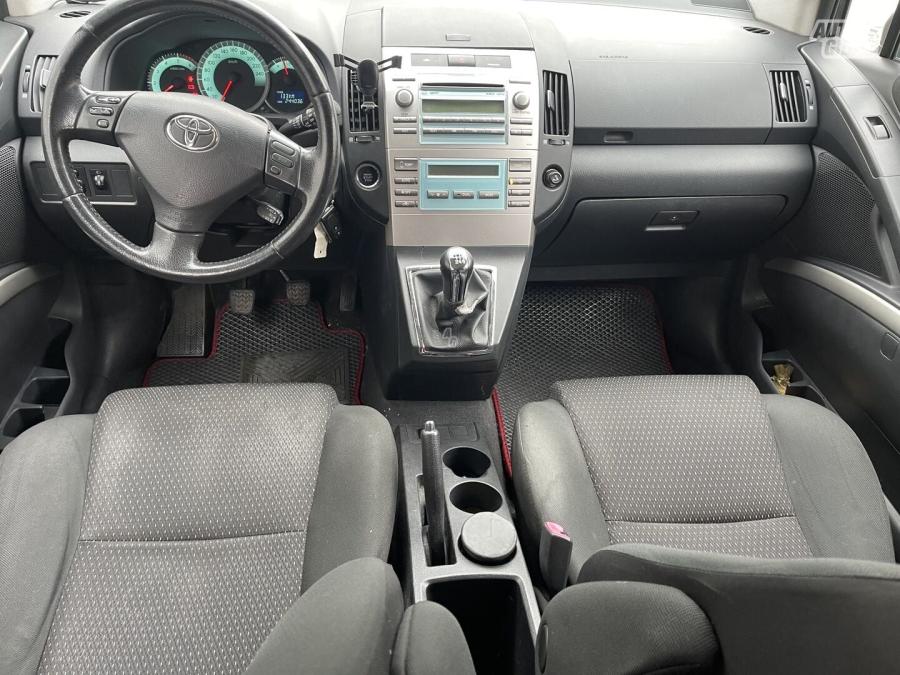 Grey Toyota Corolla Verso 2008 in Vilnius, with an engine capacity of 2.00 L and mileage of 240 thousand km for 2300 €, photo 26 on AUTOMOTO.COM.LV
