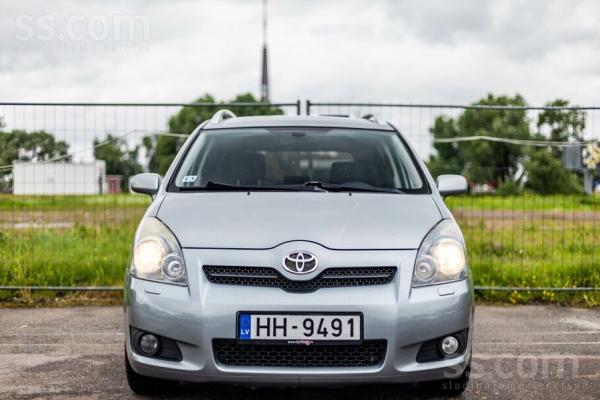 Pelēks Toyota Corolla Verso 2009 Rīga, ar dzinēja tilpumu 2.20 L un nobraukumu 264 tūkst. km par 3990 €, foto 3 vietnē AUTOMOTO.COM.LV