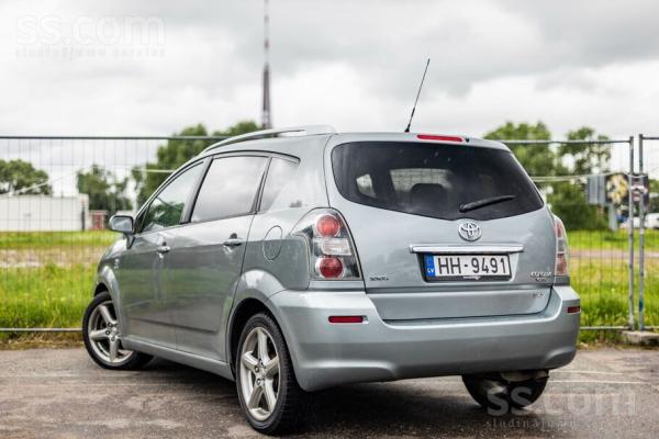 Pelēks Toyota Corolla Verso 2009 Rīga, ar dzinēja tilpumu 2.20 L un nobraukumu 264 tūkst. km par 3990 €, foto 7 vietnē AUTOMOTO.COM.LV
