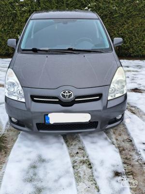 Pelēks Toyota Corolla Verso 2009 Viļņa, ar dzinēja tilpumu 2.20 L un nobraukumu 274 tūkst. km par 3500 €, foto  vietnē AUTOMOTO.COM.LV