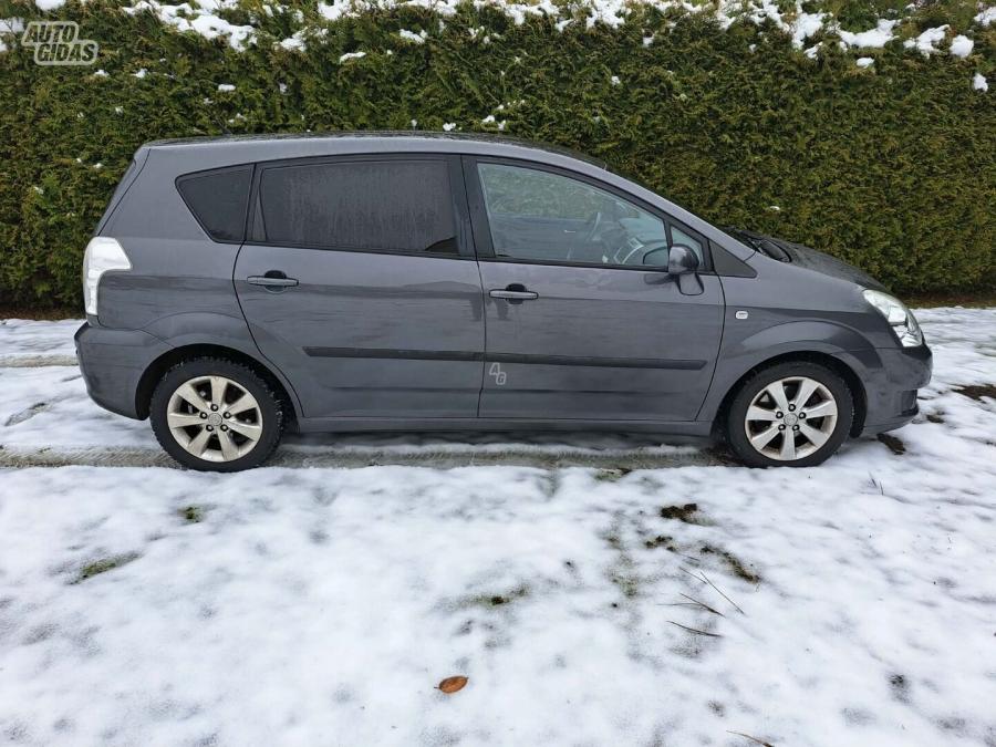 Grey Toyota Corolla Verso 2009 in Vilnius, with an engine capacity of 2.20 L and mileage of 274 thousand km for 3500 €, photo 2 on AUTOMOTO.COM.LV