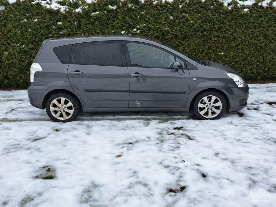 Grey Toyota Corolla Verso 2009 in Vilnius, with an engine capacity of 2.20 L and mileage of 274 thousand km for 3500 €, photo 3 on AUTOMOTO.COM.LV