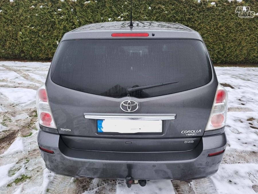 Grey Toyota Corolla Verso 2009 in Vilnius, with an engine capacity of 2.20 L and mileage of 274 thousand km for 3500 €, photo 5 on AUTOMOTO.COM.LV