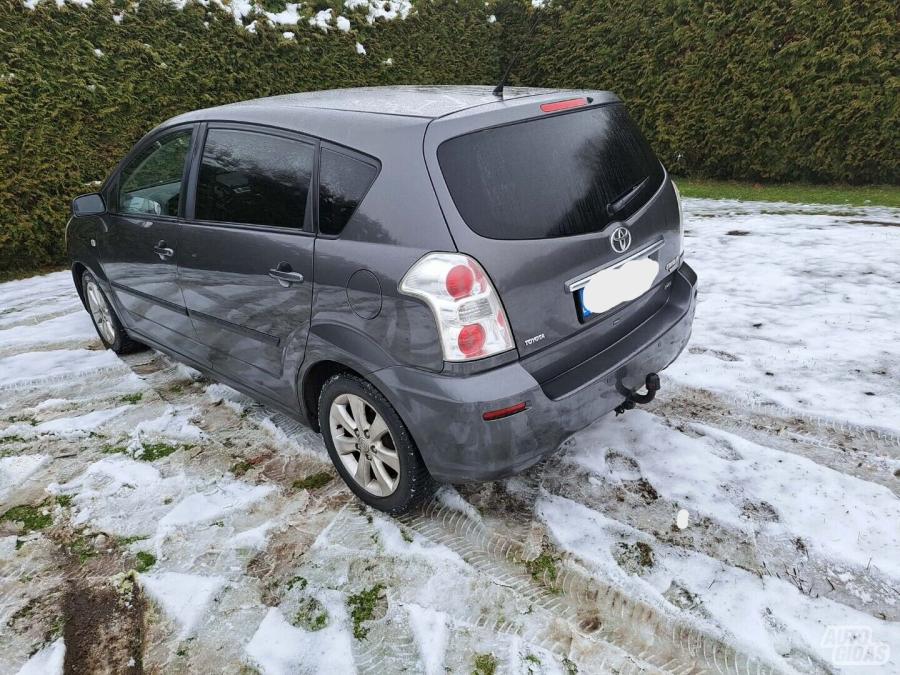 Grey Toyota Corolla Verso 2009 in Vilnius, with an engine capacity of 2.20 L and mileage of 274 thousand km for 3500 €, photo 6 on AUTOMOTO.COM.LV