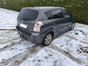 Grey Toyota Corolla Verso 2009 in Nemencine, with an engine capacity of 2.23 L and mileage of 274 thousand km for 3500 €, photo 7 on AUTOMOTO.COM.LV