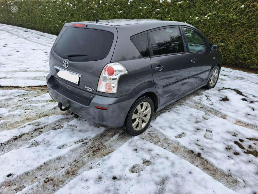 Grey Toyota Corolla Verso 2009 in Nemencine, with an engine capacity of 2.23 L and mileage of 274 thousand km for 3500 €, photo 7 on AUTOMOTO.COM.LV