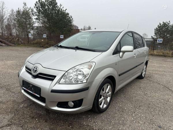Pelēks Toyota Corolla Verso 2009 Alīta, ar dzinēja tilpumu 2.23 L un nobraukumu 269 tūkst. km par 3950 €, foto 1 vietnē AUTOMOTO.COM.LV