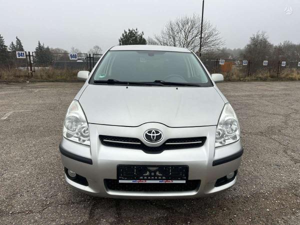 Pelēks Toyota Corolla Verso 2009 Alīta, ar dzinēja tilpumu 2.23 L un nobraukumu 269 tūkst. km par 3950 €, foto 2 vietnē AUTOMOTO.COM.LV