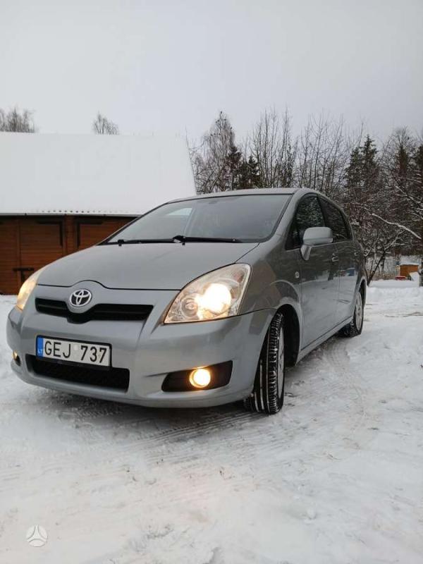 Pelēks Toyota Corolla Verso 2009 Panevēža, ar dzinēja tilpumu 2.23 L un nobraukumu 175 tūkst. km par 3100 €, foto 1 vietnē AUTOMOTO.COM.LV