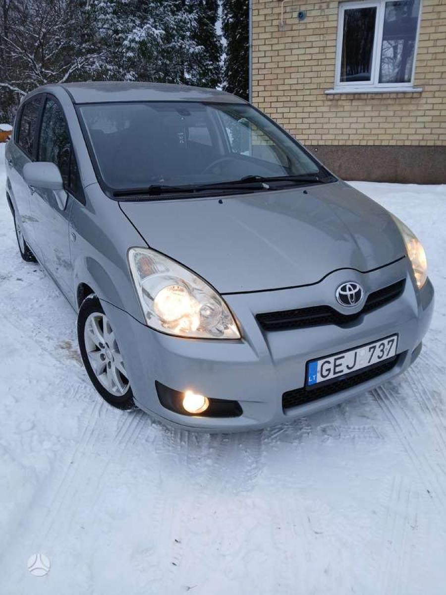 Grey Toyota Corolla Verso 2009 in Panevezys, with an engine capacity of 2.23 L and mileage of 175 thousand km for 3100 €, photo 2 on AUTOMOTO.COM.LV