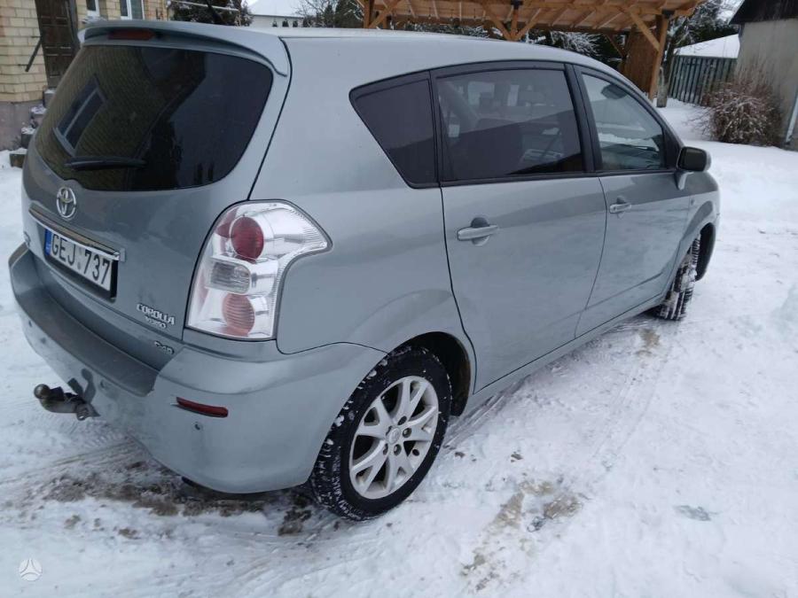 Grey Toyota Corolla Verso 2009 in Panevezys, with an engine capacity of 2.23 L and mileage of 175 thousand km for 3100 €, photo 3 on AUTOMOTO.COM.LV